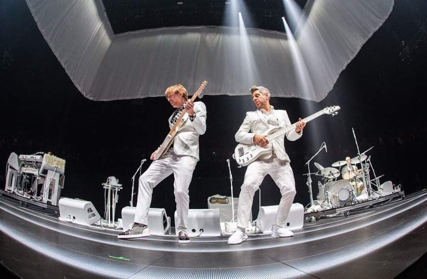 Phish Fake Out Las Vegas with Mock Costume Set
