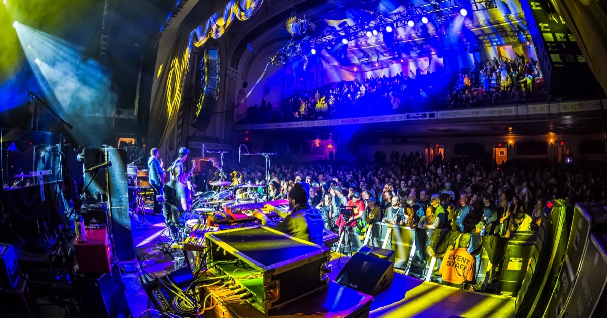 Members of Doom Flamingo Sit in With Umphrey's McGee During Midwest ...